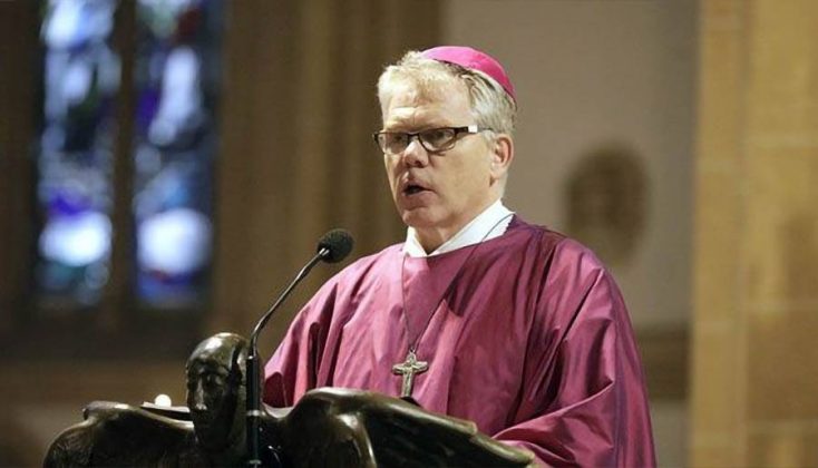 Um bispo no Peru autoriza confissão por telefone